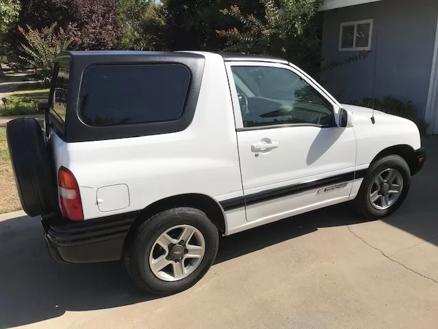 Geo Tracker 1999-2004 2-Piece Hardtop