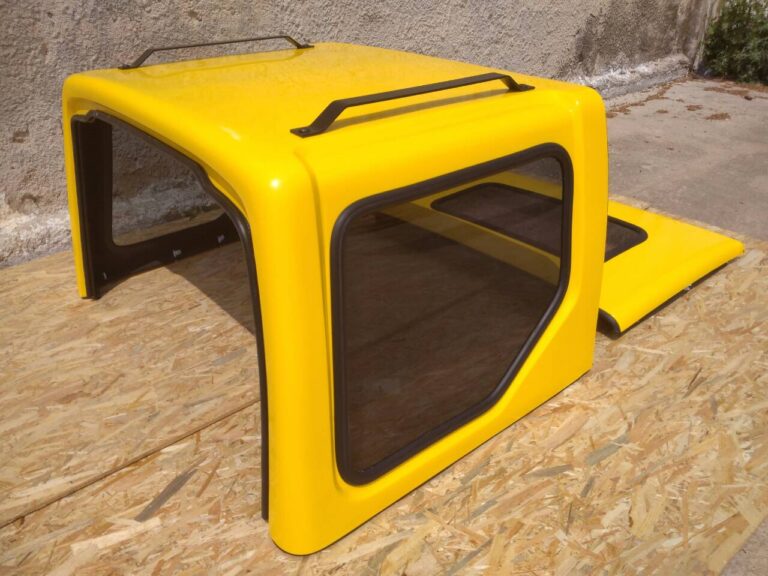 Geo Tracker 1999-2004 2-Piece Hardtop